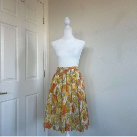 Vintage | Skirts | Vintage Pleated Brushstroke Floral Illustration ...